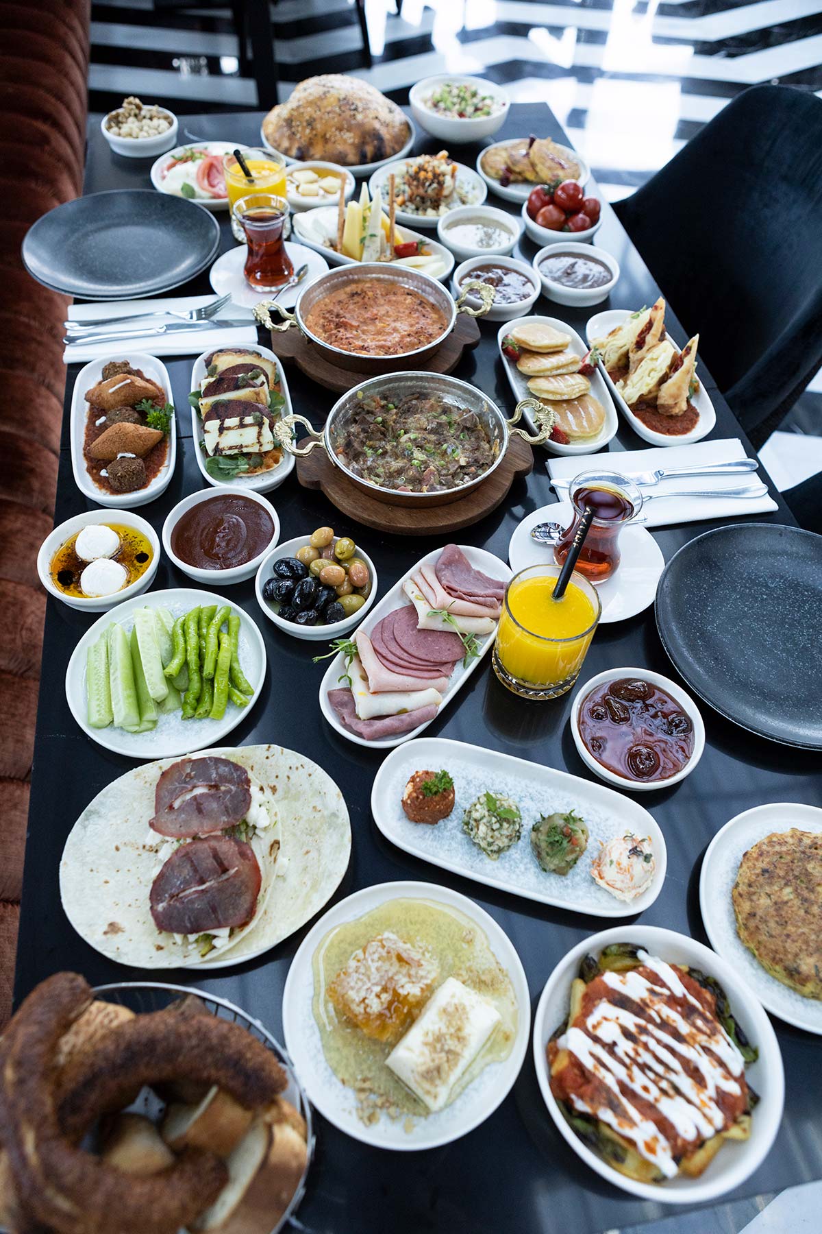 Ödüllü şeflerin hazırlayıp sunduğu eşsiz lezzetler Azure Ankara'da